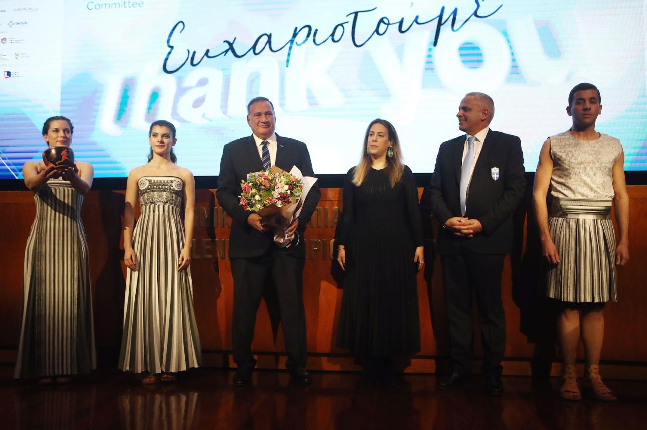Η Μαίρη Κατράντζου σχεδίασε τις νέες ενδυμασίες που θα φορούν οι ...
