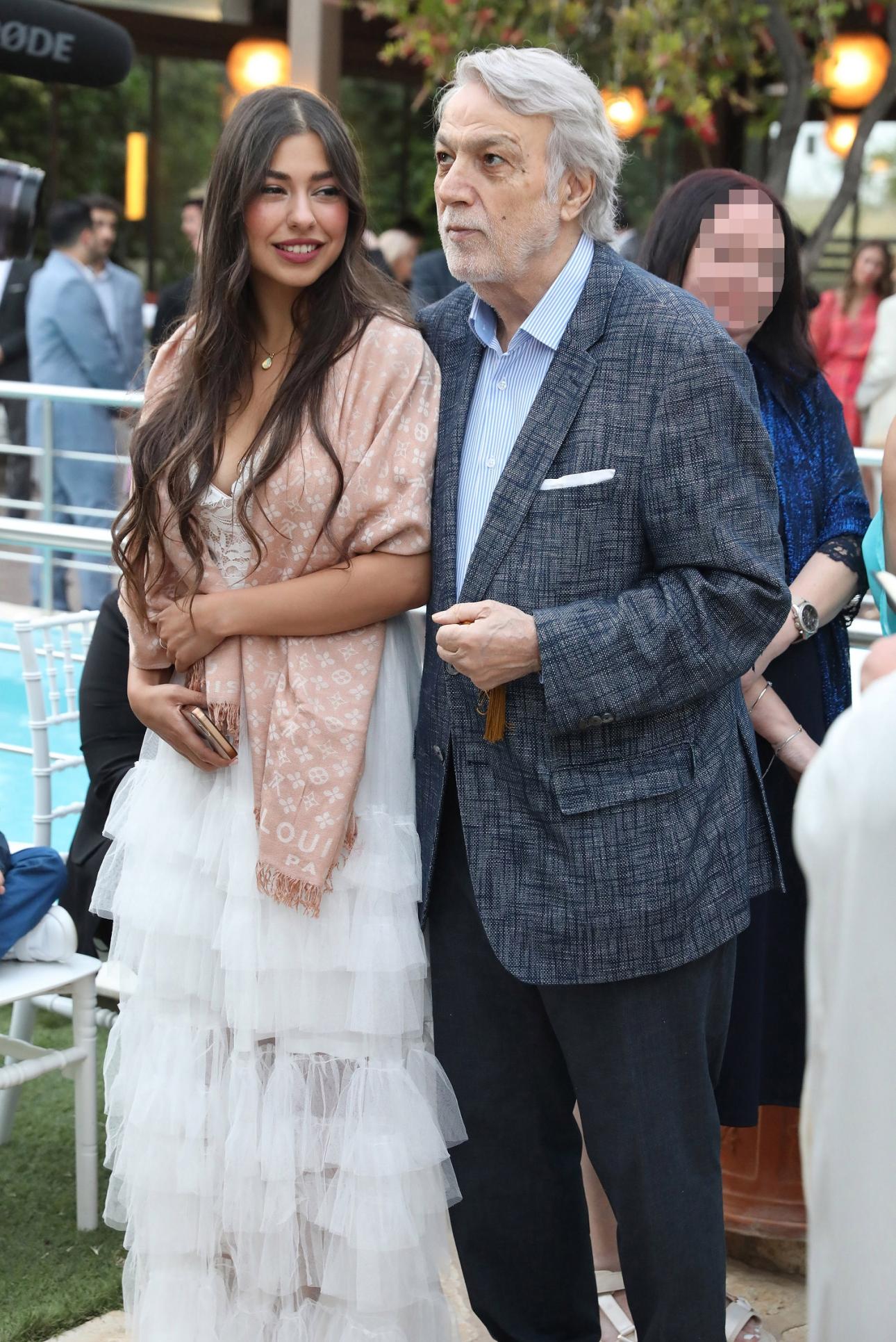 Τάρια Μπούρα: Το μοντέλο των '90s έγινε γιαγιά στα 53 της και βάφτισε ...