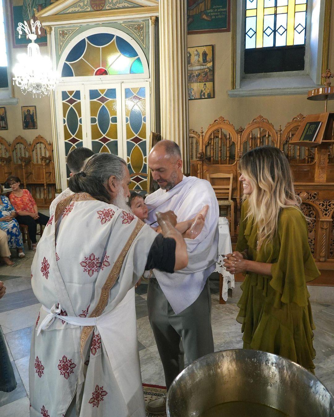 Βάσια Κωσταρά: Έγινε νονά και έβαλε ένα ονειρεμένο olive green φόρεμα ...