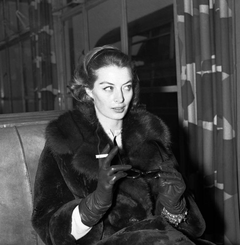 Capucine: Η καλλονή που ζάλισε τον Dior, κορόϊδεψε τον επιθεωρητή ...