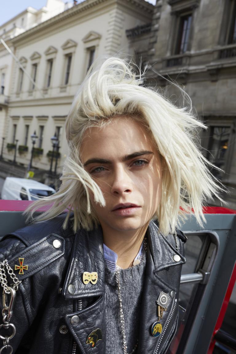 Η Cara Delevingne στην καμπάνια του νέου αρώματος Burberry, Her | BOVARY