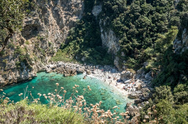 Φακίστρα: Η μεγαλειώδης παραλία του Πηλίου που πρέπει να επισκεφτείς ...