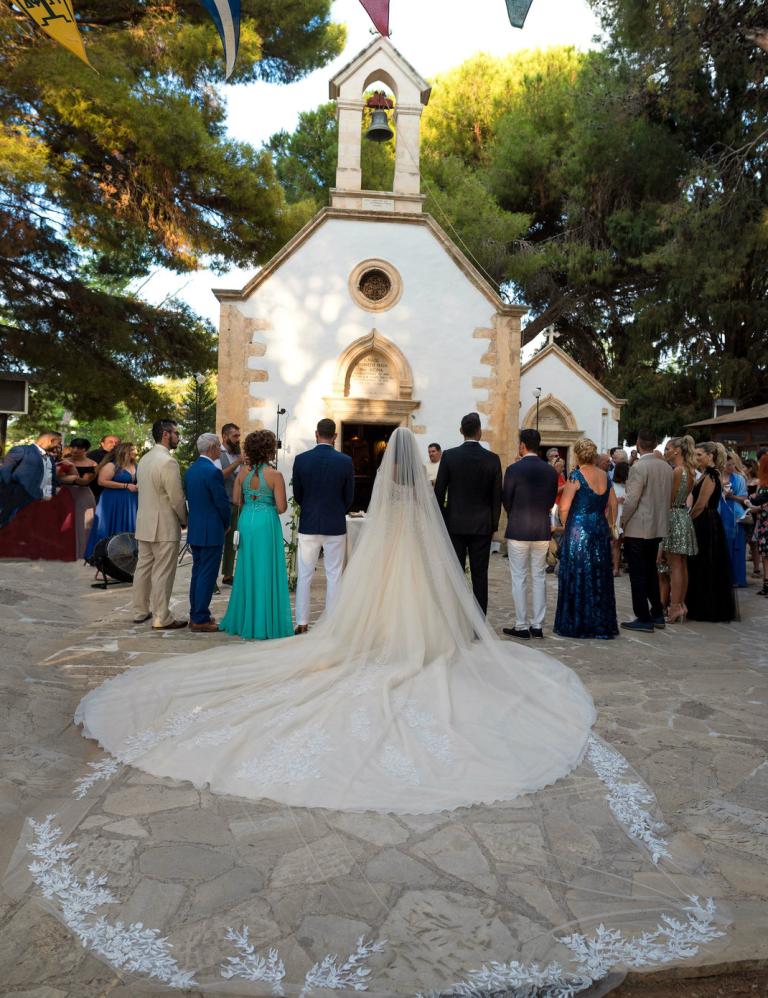 Λαμπερός γάμος για τον σχεδιαστή νυφικών Αντώνη Πολέντα -Η ουρά του ...