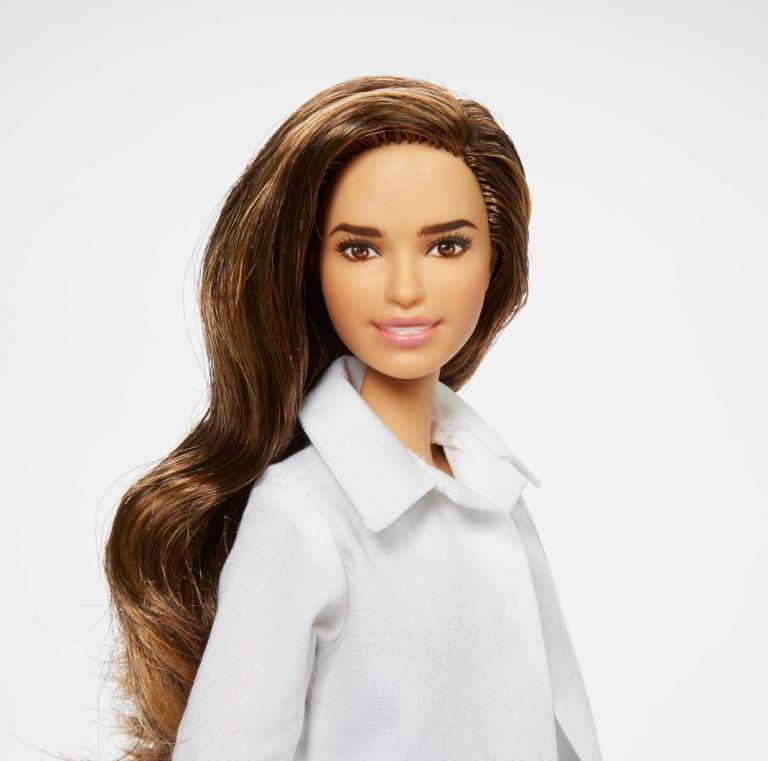H Barbie έκλεισε τα 60 και έγινε ερευνήτρια της NASA | BOVARY