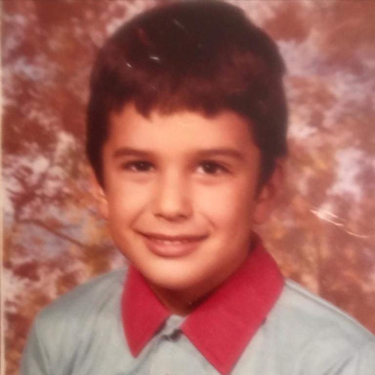 Δείτε πώς ήταν ο Αντώνης Βλοντάκης 4 και 24 ετών -Οι φωτογραφίες που ...