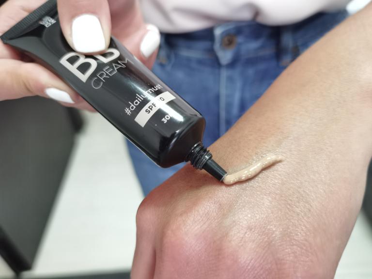 Εσύ έχεις δοκιμάσει αυτή τη BB Cream;-Η beauty editor μοιράζεται μαζί ...