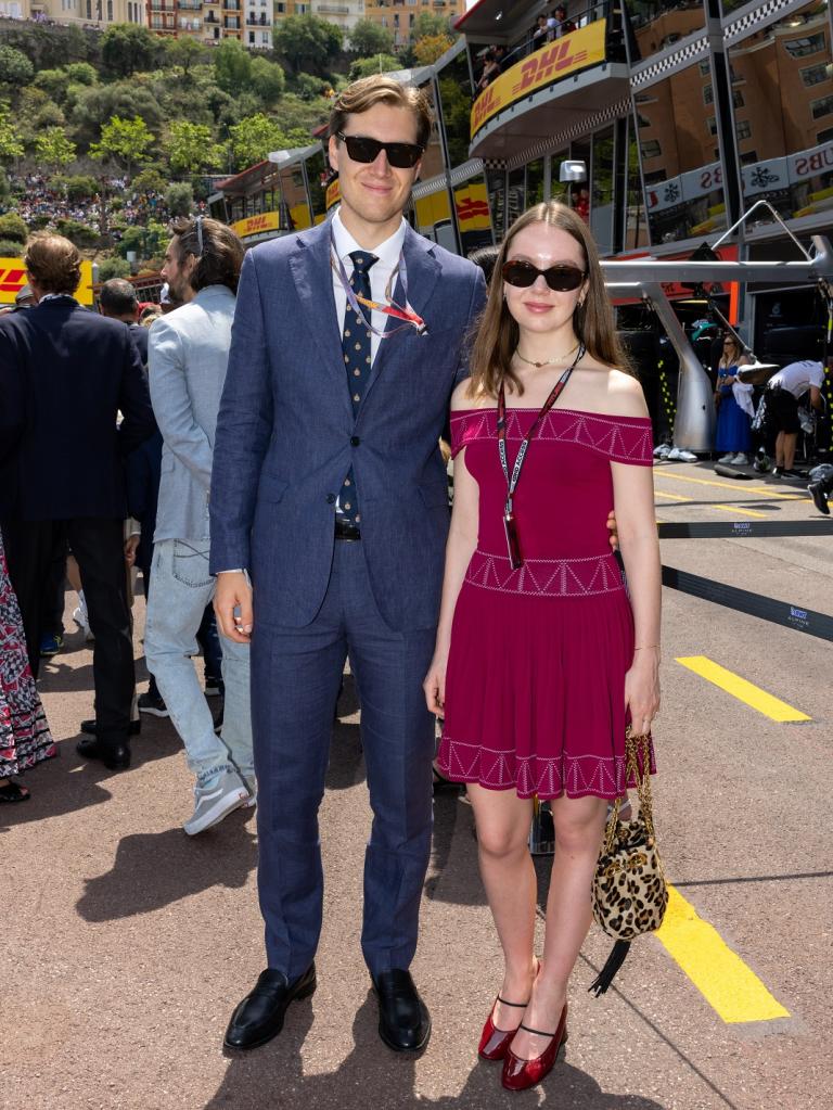 Η κόρη της πριγκίπισσας Καρολίνας του Μονακό με χρυσά σκουλαρίκια της ...