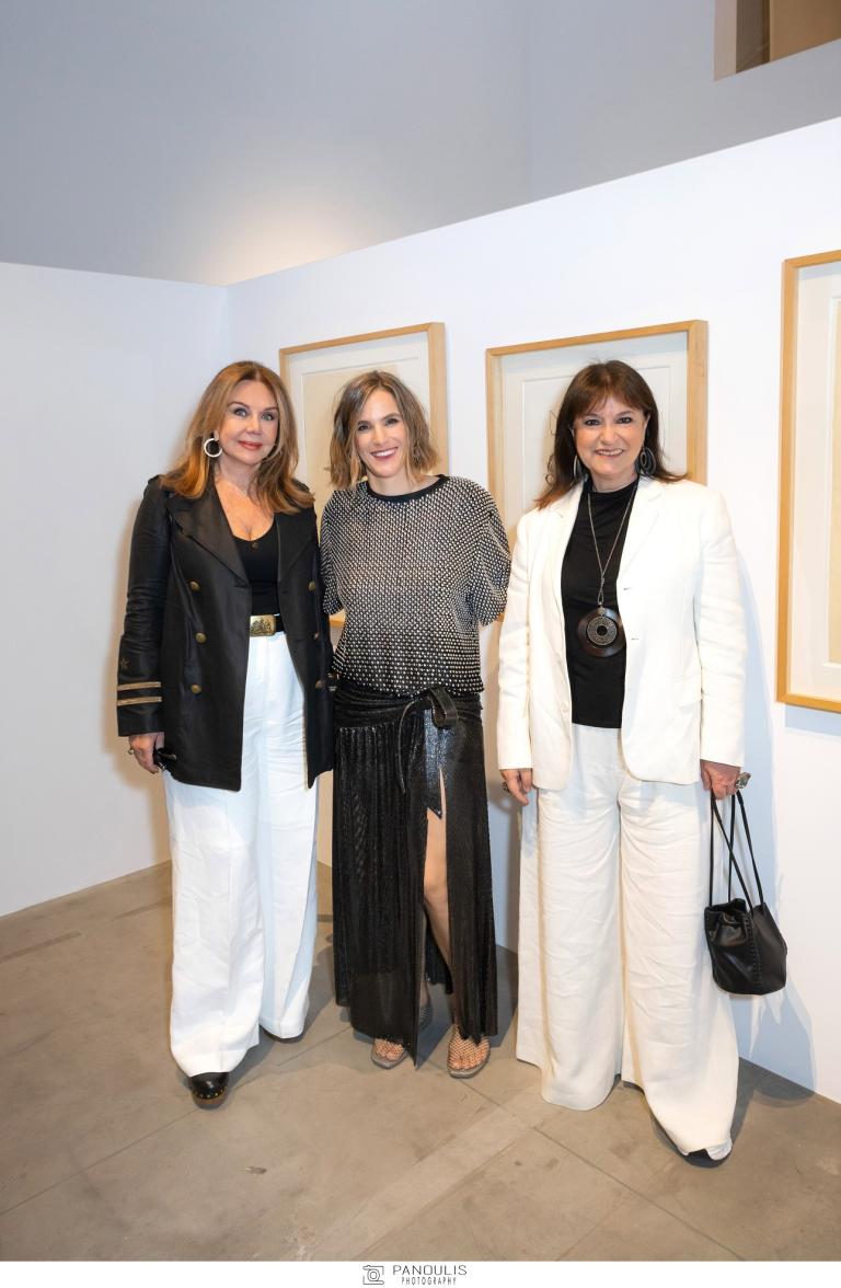 Η εντυπωσιακή black & white εμφάνιση της Αγάπης Πολίτη -Οι κομψές ...