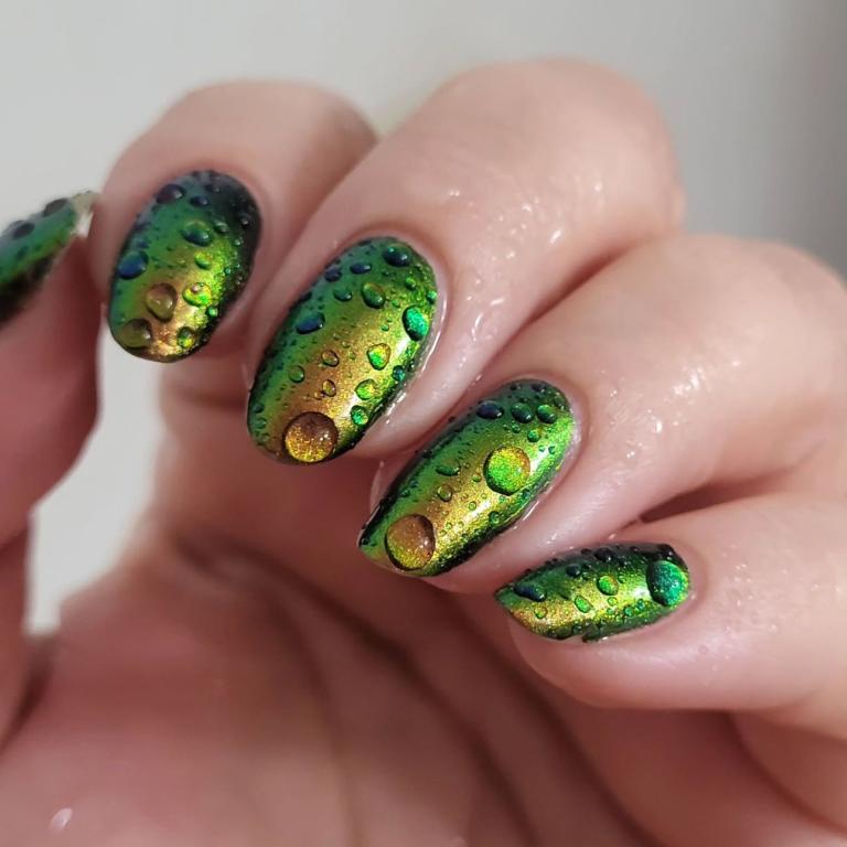 «Wet Nails»: Το μανικιούρ που κάνει τα νύχια να μοιάζουν σαν να μόλις ...
