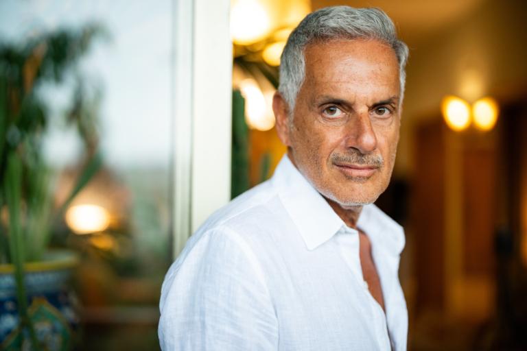 Δημήτρης Ντάσιος: Ο αλχημιστής της μόδας που υφαίνει παράδοση, τέχνη ...