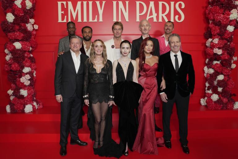 Πρεμιέρα «Emily in Paris»: Λίλι Κόλινς, Φιλιπίν Λερουά-Μπολιέ και Άσλεϊ ...