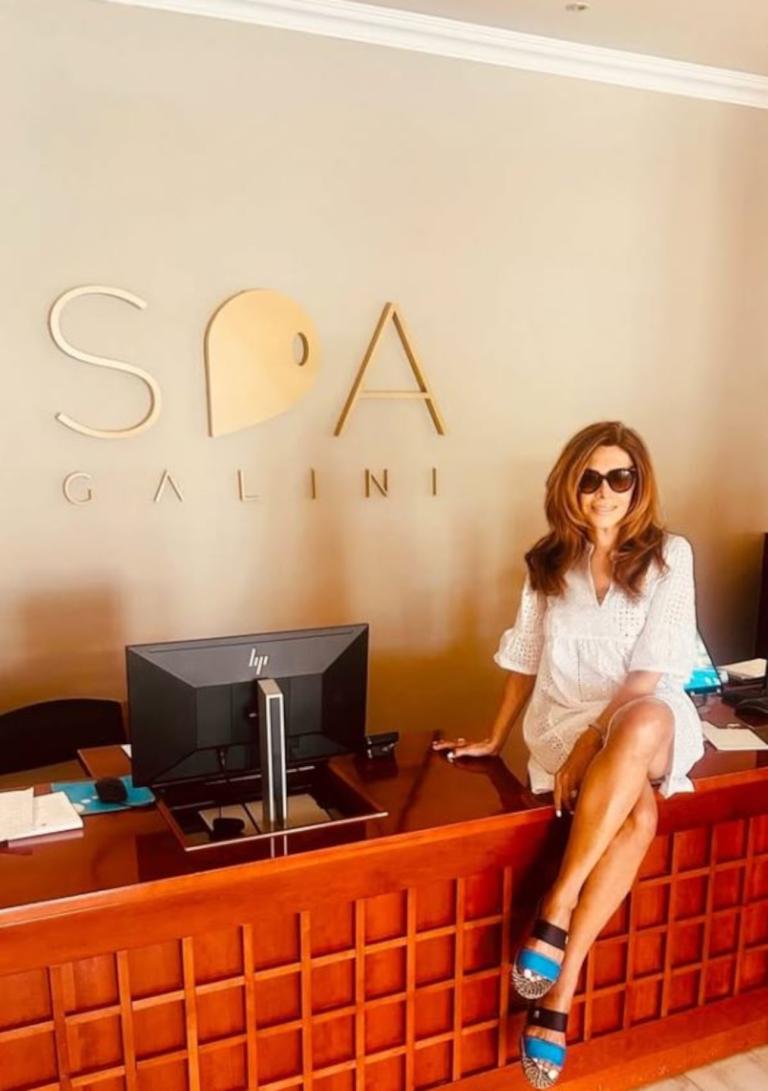 Η Μιμή Ντενίση ποζάρει με μπικίνι στα 72 και οι fans την αποθεώνουν | BOVARY