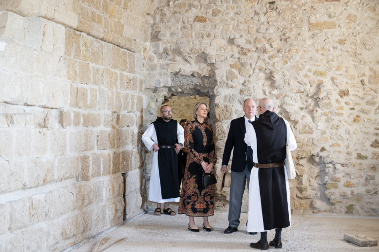 Η πριγκίπισσα Σαρλίν με τα πιο κομψά φλατ του φθινοπώρου εμπνέει για τα ...