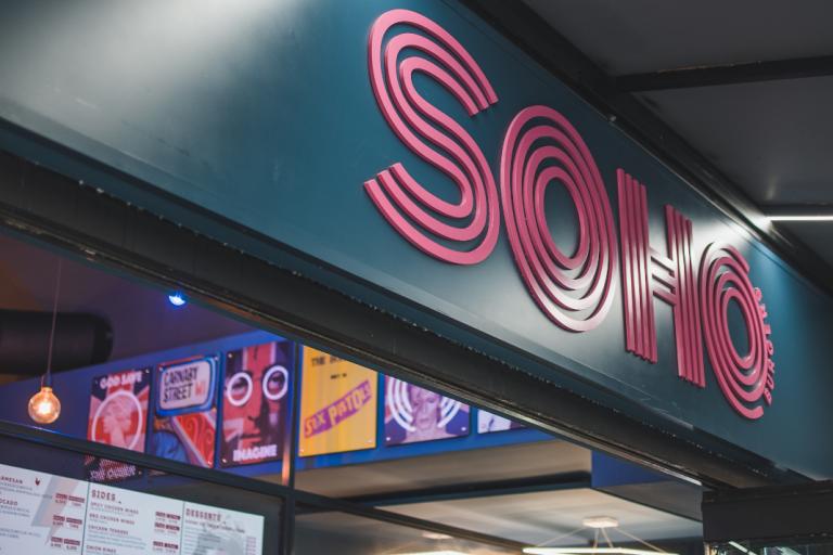 Soho Burgers: Η νέα γευστική άφιξη στην Αθήνα με την υπογραφή του Δημήτρη Σκαρμούτσου | BOVARY