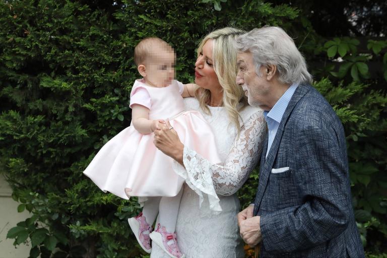 Τάρια Μπούρα: Το μοντέλο των '90s έγινε γιαγιά στα 53 της και βάφτισε ...