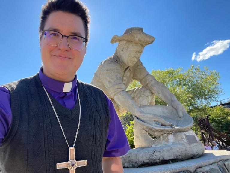 Ο Megan Rohrer έγινε ο πρώτος τρανς Λουθηρανός επίσκοπος και γράφει ...