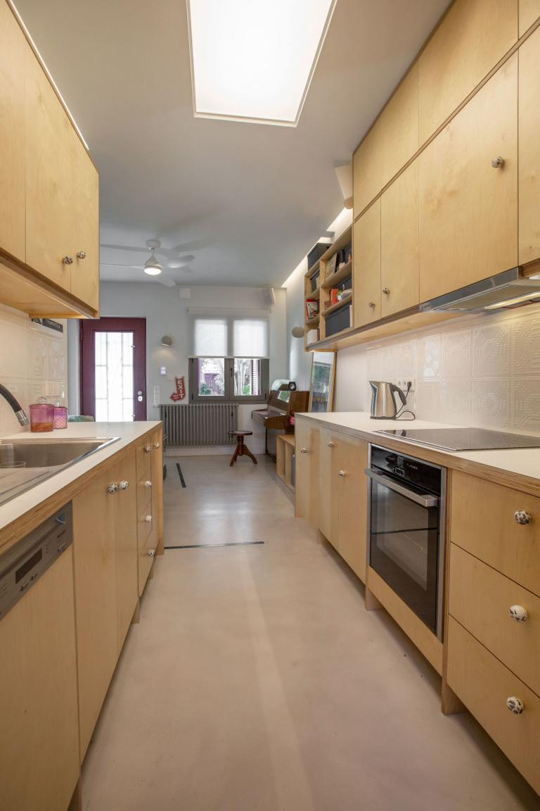 Μια αρχιτέκτονας δίνει νέα πνοή σε κατοικία του ’60 στις Τζιτζιφιές -Από λαϊκό σπίτι, σε ...