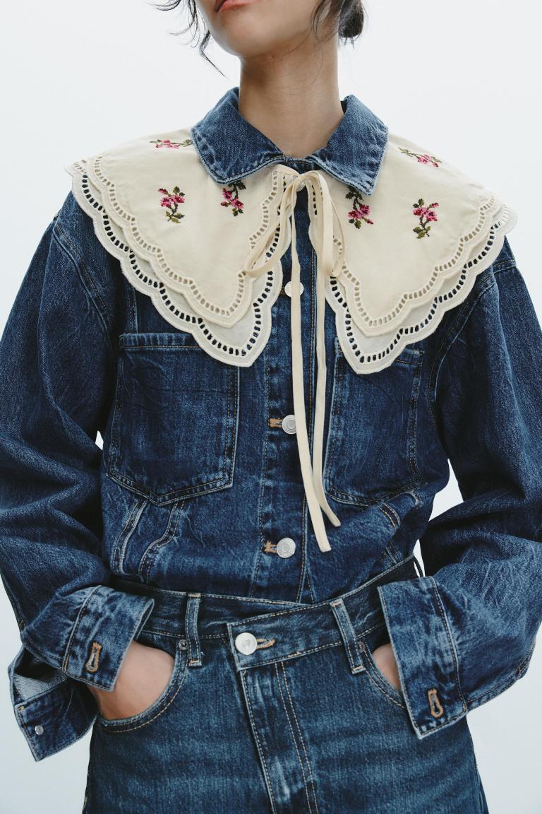 Ο γιακάς με κέντημα σε σταυροβελονιά που όλες οι Γαλλίδες θέλουν, έφτασε στα Zara | BOVARY