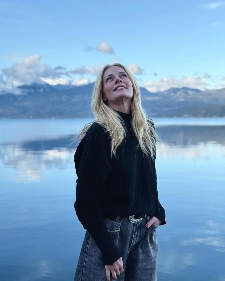 Η Ζέτα Μακρυπούλια με τζιν και μποτάκια -Το ιδανικό look για χειμερινή ...