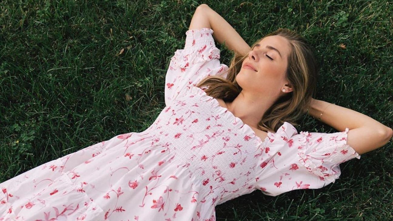 Το viral nap dress μόλις απέκτησε το φθινοπωρινό upgrade που του αξίζει ...