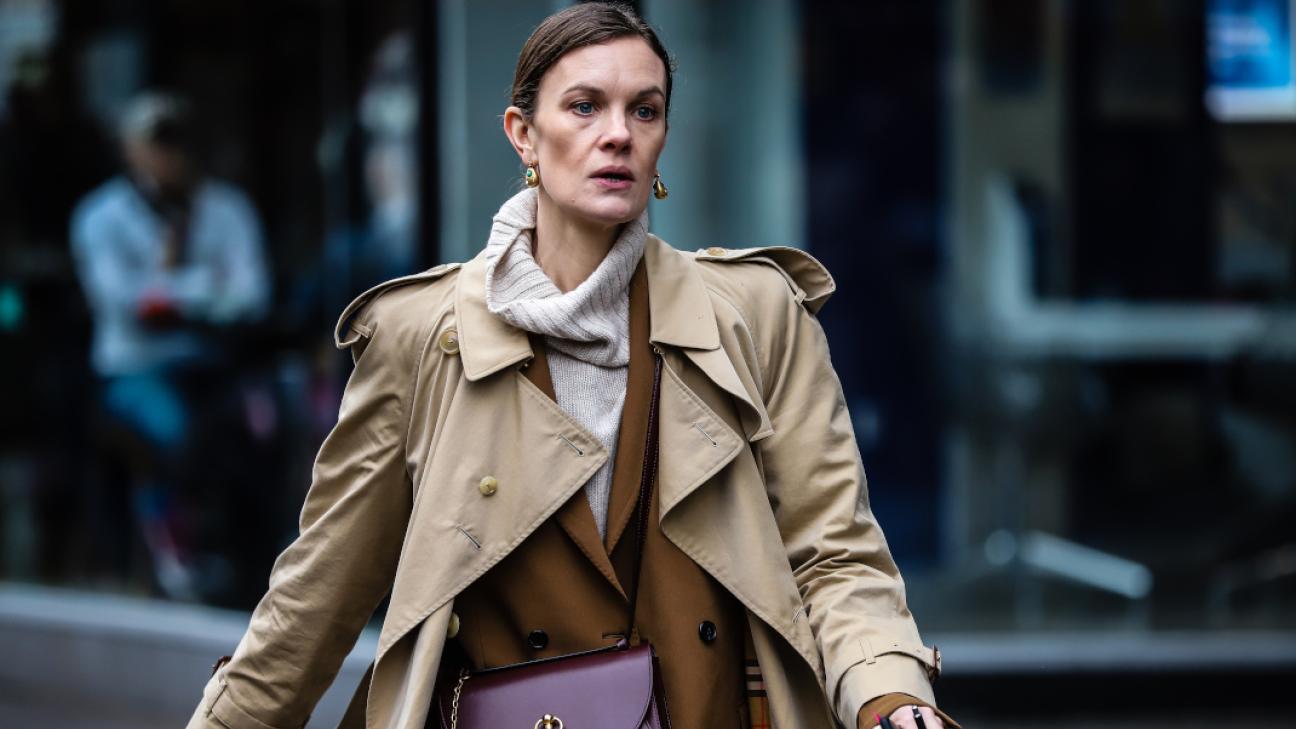 5 σούπερ κομψά sporty chic ντυσίματα για γυναίκες στα 50 | BOVARY