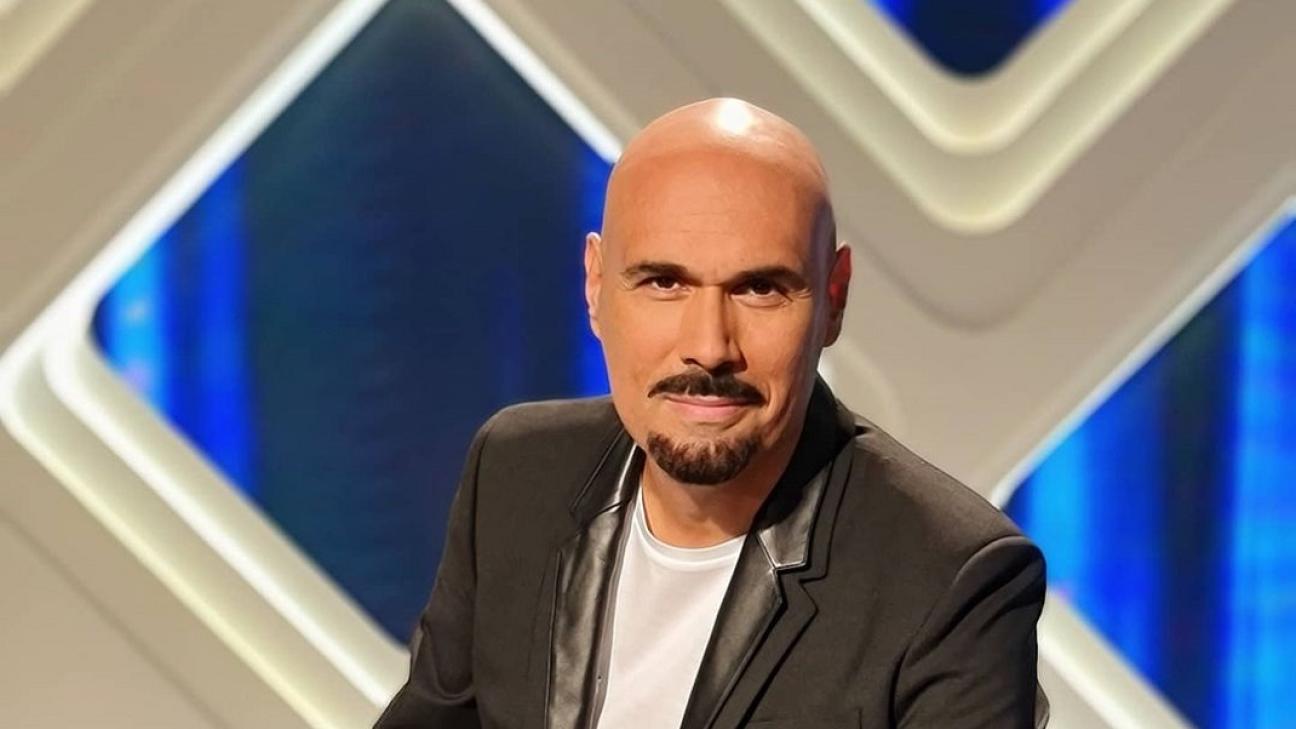 Δημήτρης Σκουλός: Η σύζυγος του, Τζέλα, χαμογελά στον φακό και εκείνος ...