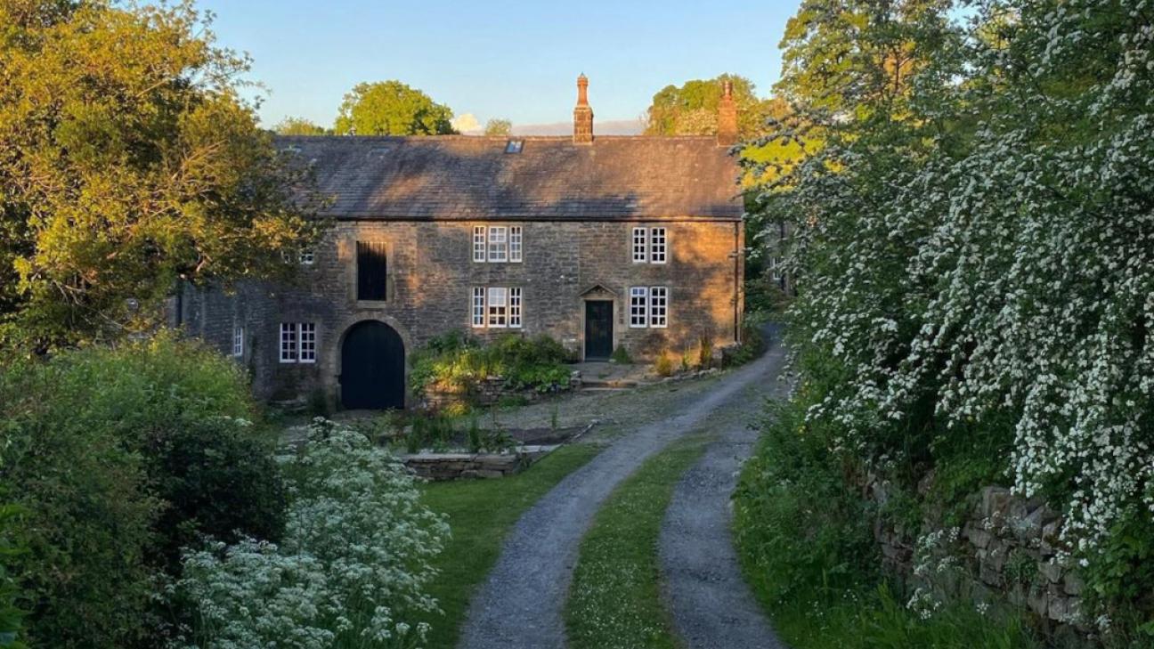 Η ζωή ενός ζωγράφου στην Αγγλία μοιάζει με σκηνικό της σειράς Downton ...