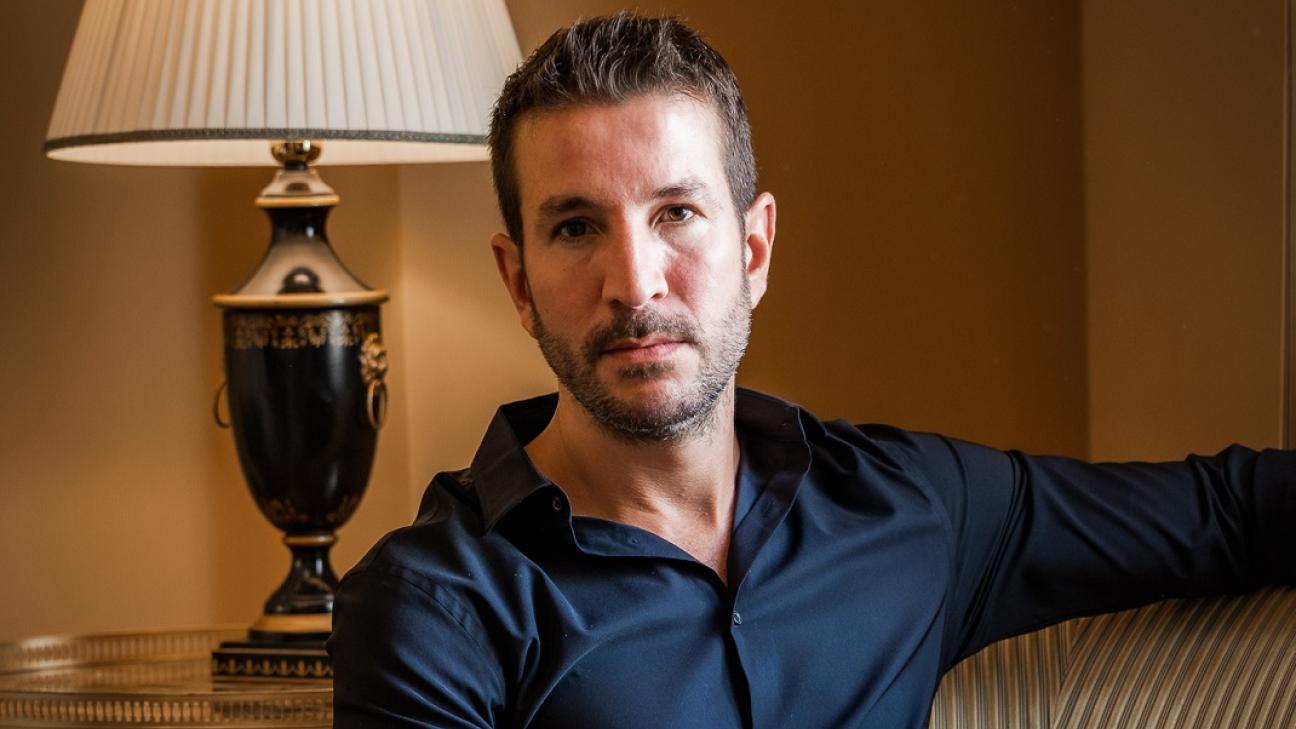 Alex Michaelides: Ο Βρετανοκύπριος συγγραφέας που παντρεύει τη ...