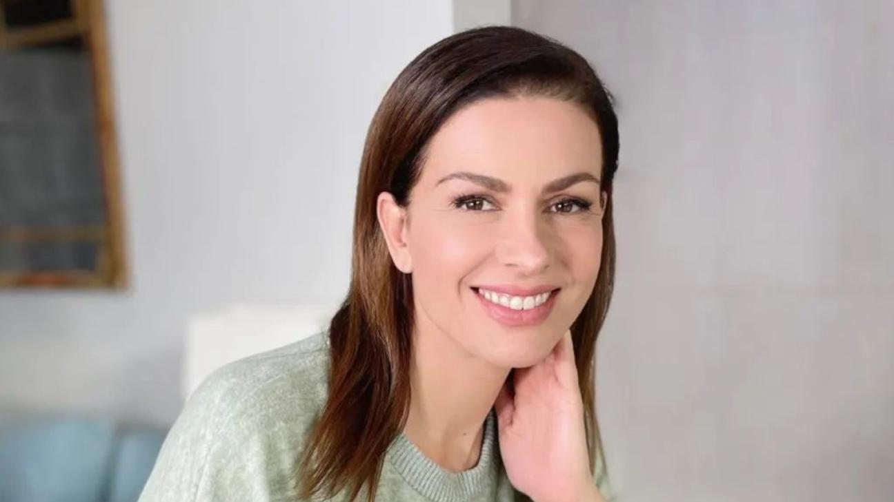 Το elegant ολόσωμο μαγιό της Τζίνας Αλιμόνου είναι ιδανικό για το ...