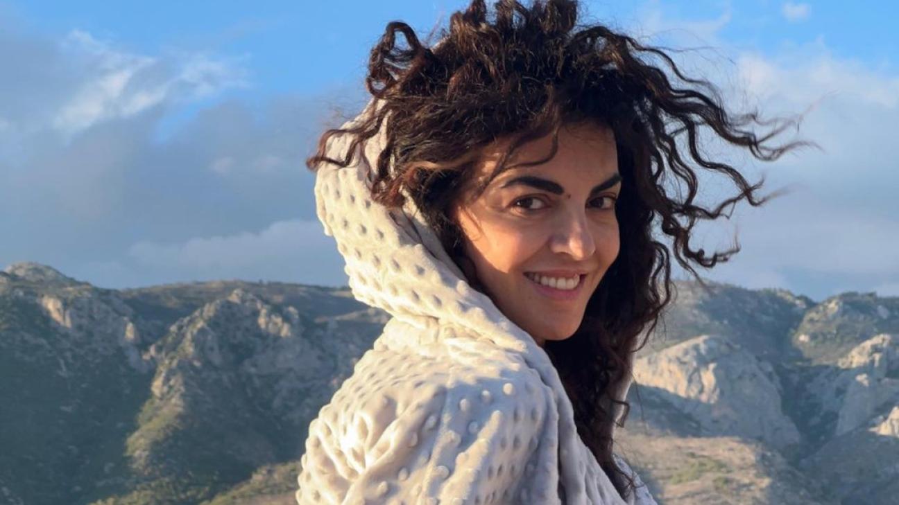 Η Μαρία Σολωμού με σέξι μπικίνι και ράστα μαλλιά στην παραλία | BOVARY