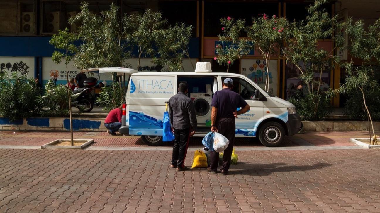 Ithaca Laundry: Η κινητή μονάδα πλυντηρίων για αστέγους είναι πολλά παραπάνω από αυτό | BOVARY