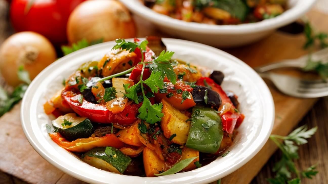 Εύκολη συνταγή για μπριάμ -Πανεύκολη, τα βάζεις όλα σε ένα ταψί ...