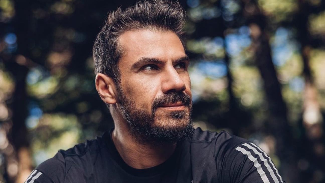 Ακης Πετρετζίκης: Η οικογενειακή φωτογραφία για τα γενέθλια του γιου ...
