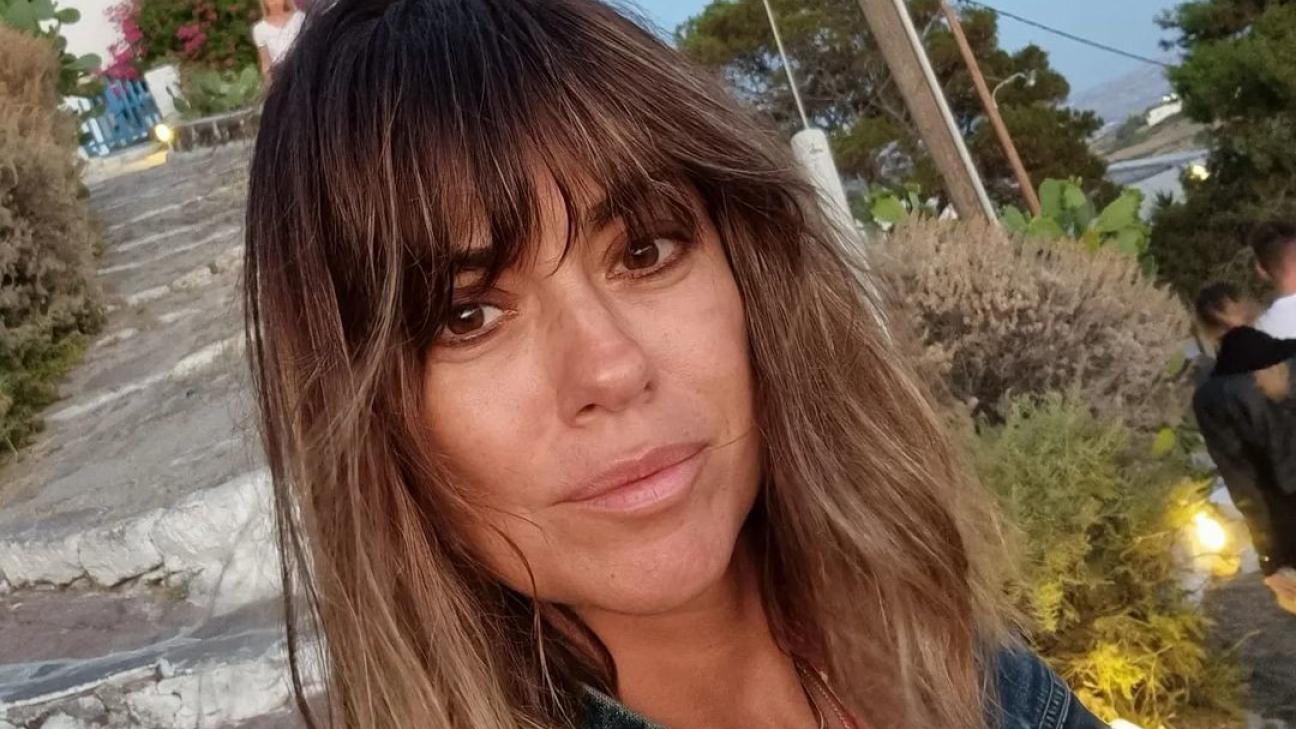 H Λίνα Πρίντζου μόνο με το παρεό της στην παραλία -Εκανε διακοπές στα ...