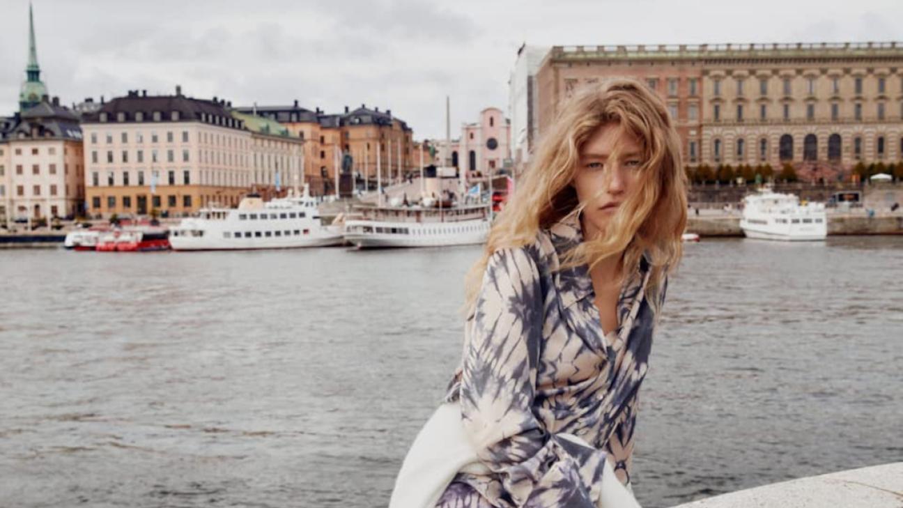 Το φθινοπωρινό φλοράλ φόρεμα από τα Mango αποπνέει ρομαντισμό και class | BOVARY