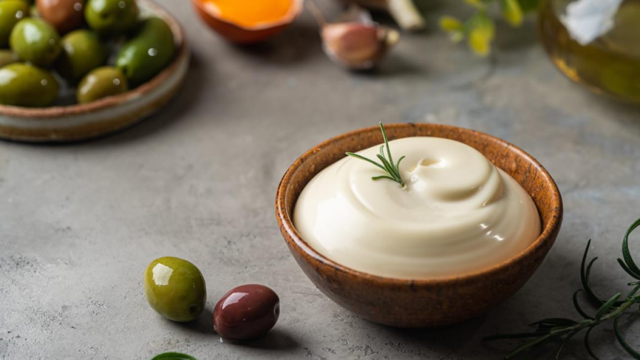 Συνταγή για νόστιμη και κρεμώδη μαγιονέζα με 4 υλικά | BOVARY