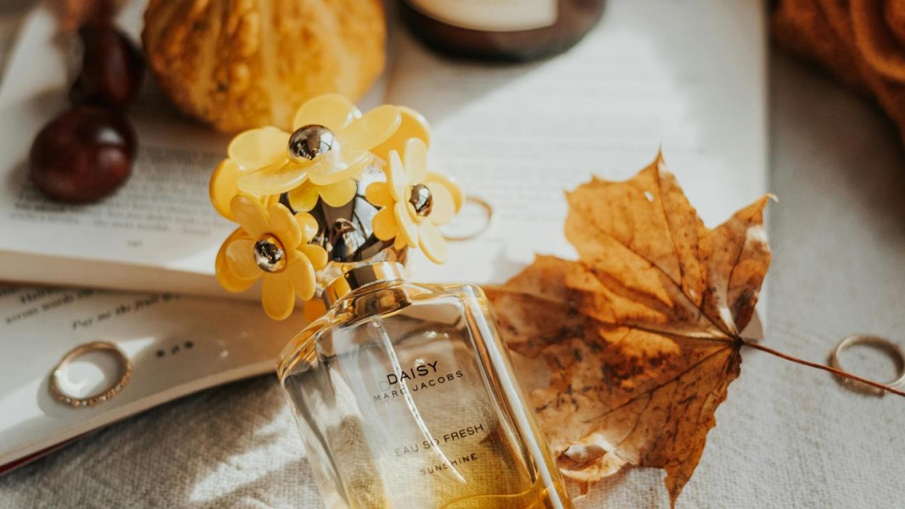 5 τρόποι για να μυρίζει το άρωμά σας όλη την ημέρα, σαν να ψεκαστήκατε ...