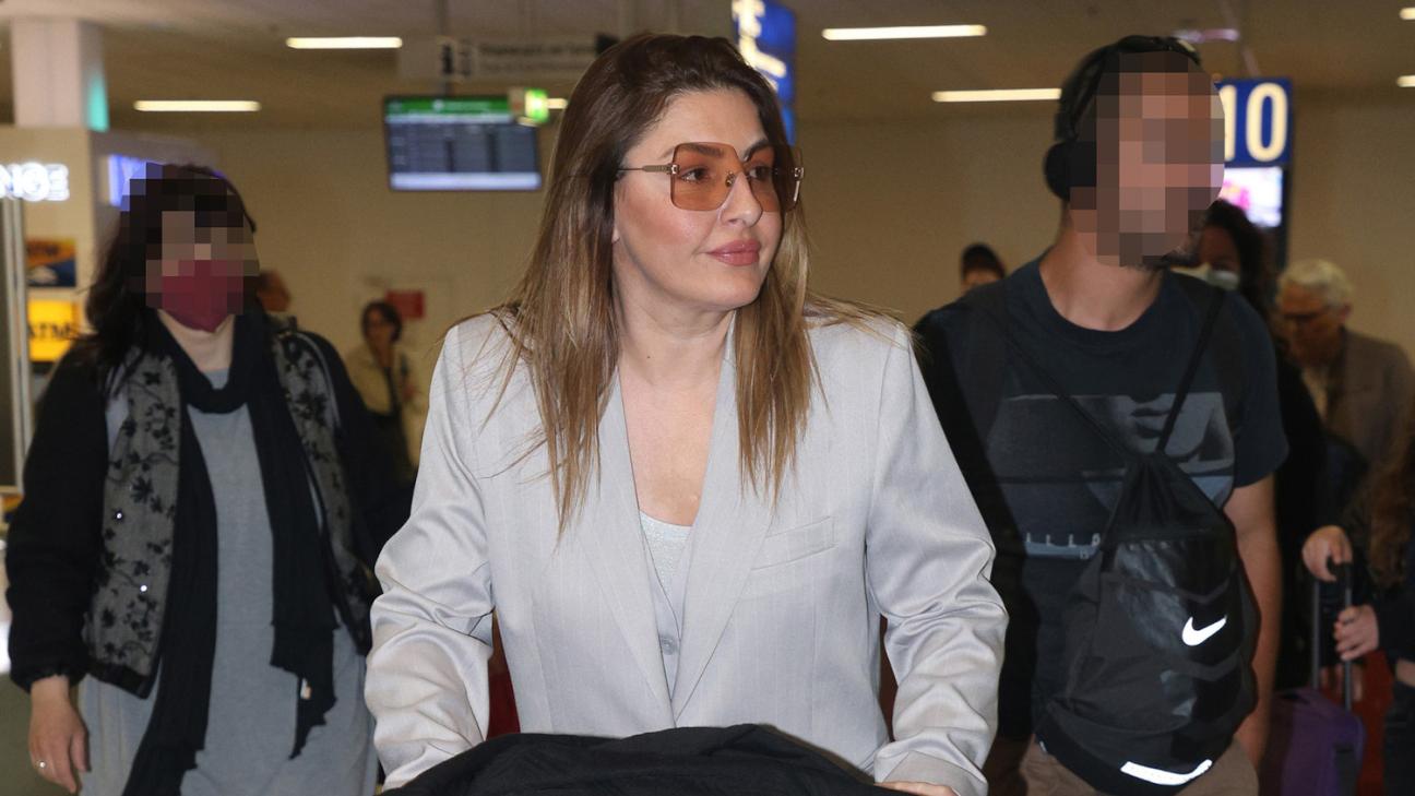 Η Έλενα Παπαρίζου με το κοστούμι της κάνει την απρόσμενη πρόταση για το ...