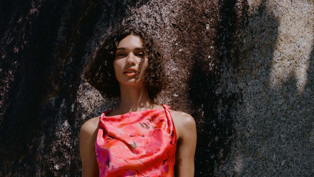 Το viral φόρεμα από τα Zara που έχει ξετρελάνει τα κορίτσια της μόδας ...