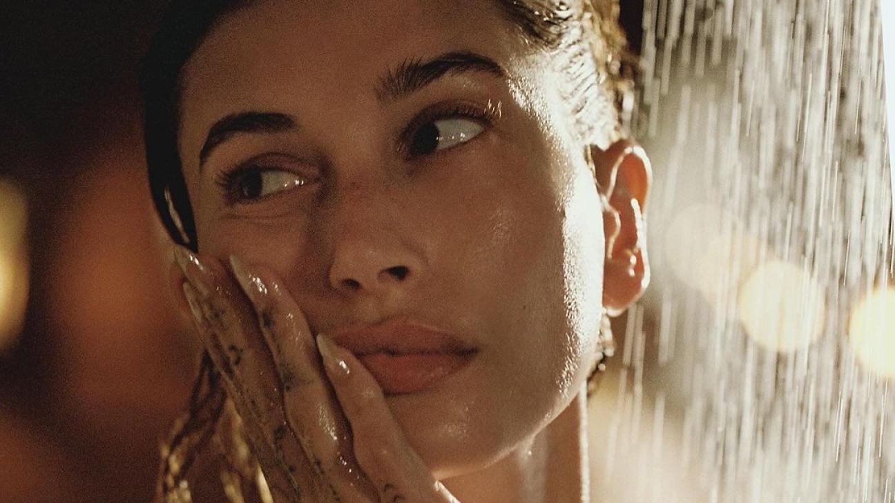 Feathered brows: Τα φυσικά «φτερωτά» φρύδια θα είναι το go - to look ...