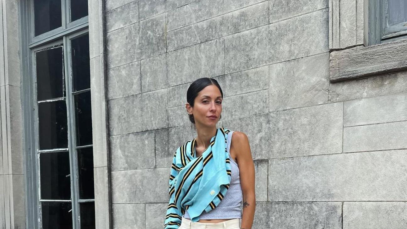 Η Σοφία Καρβέλα ποζάρει με στιλάτο μπικίνι σε ιδιαίτερο μοτίβο και απολαμβάνει τον ήλιο | BOVARY