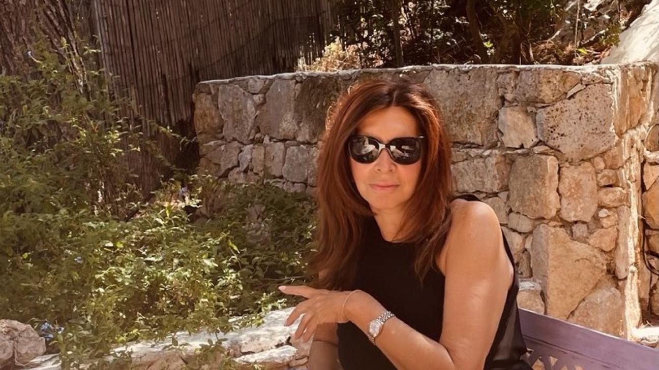 Η Μιμή Ντενίση χωρίς ρετούς -Η πόζα με μαύρο ολόσωμο μαγιό στον Θεολόγο | BOVARY