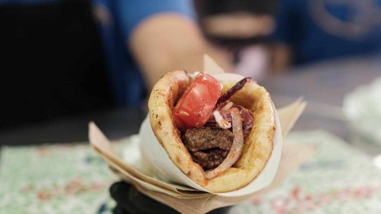 Βρήκαμε τα πιο νόστιμα με διαφορά σουβλάκια της Αθήνας | BOVARY