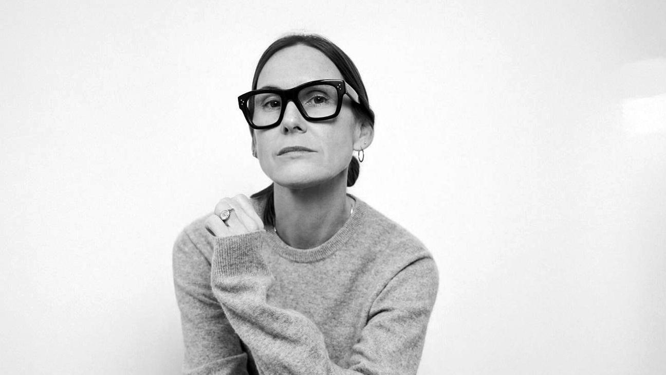 Louise Trotter: Ποια είναι η νέα καλλιτεχνική διευθύντρια του οίκου ...