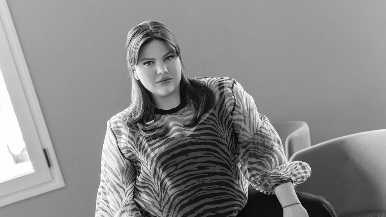 Η Δανάη Μπάρκα βρήκε τις ιδανικές μπλούζες από τα Marks & Spencer για ...