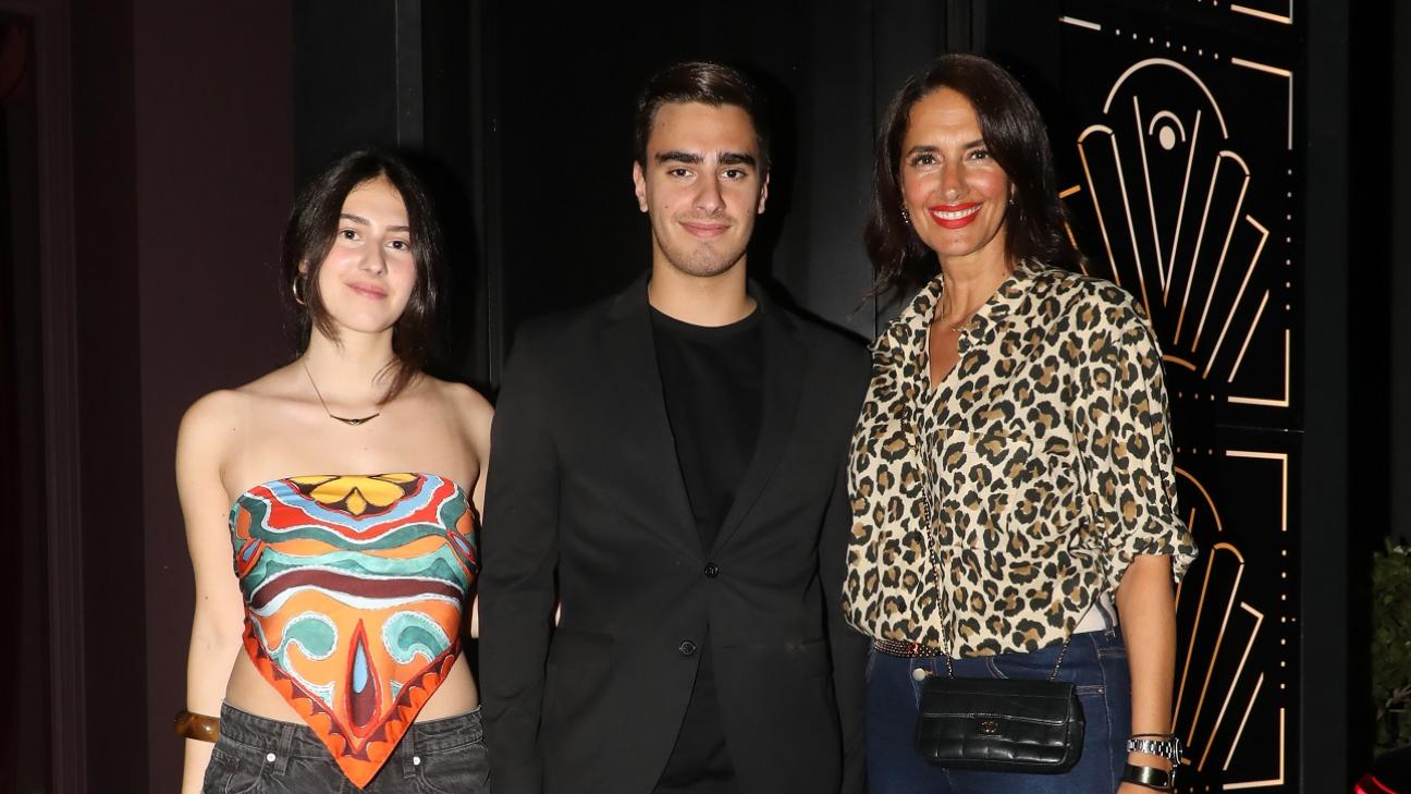 Η Νόνη Δούνια διασκέδασε με τα παιδιά της, Ρία και Στάθη, στα ...