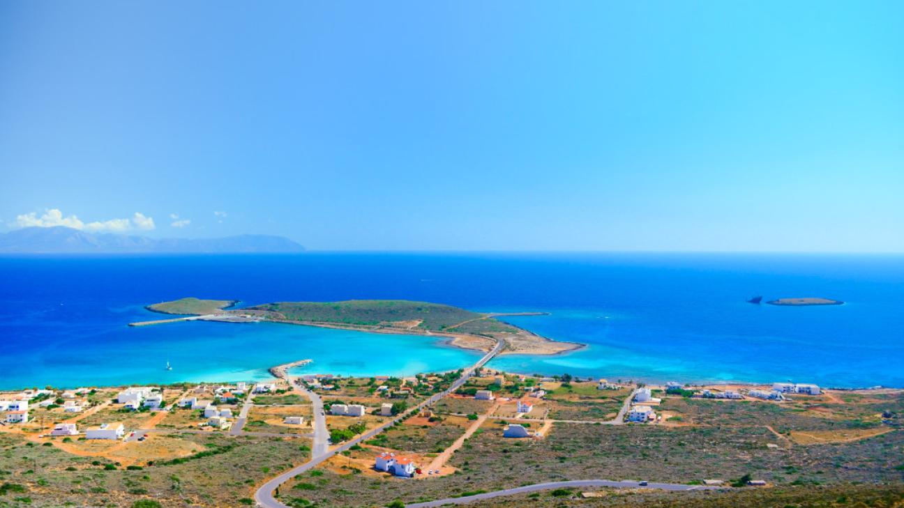 Κι όμως αυτό το υπέροχο νησί με τα σμαραγδένια νερά, υπάγεται στο νομό ...