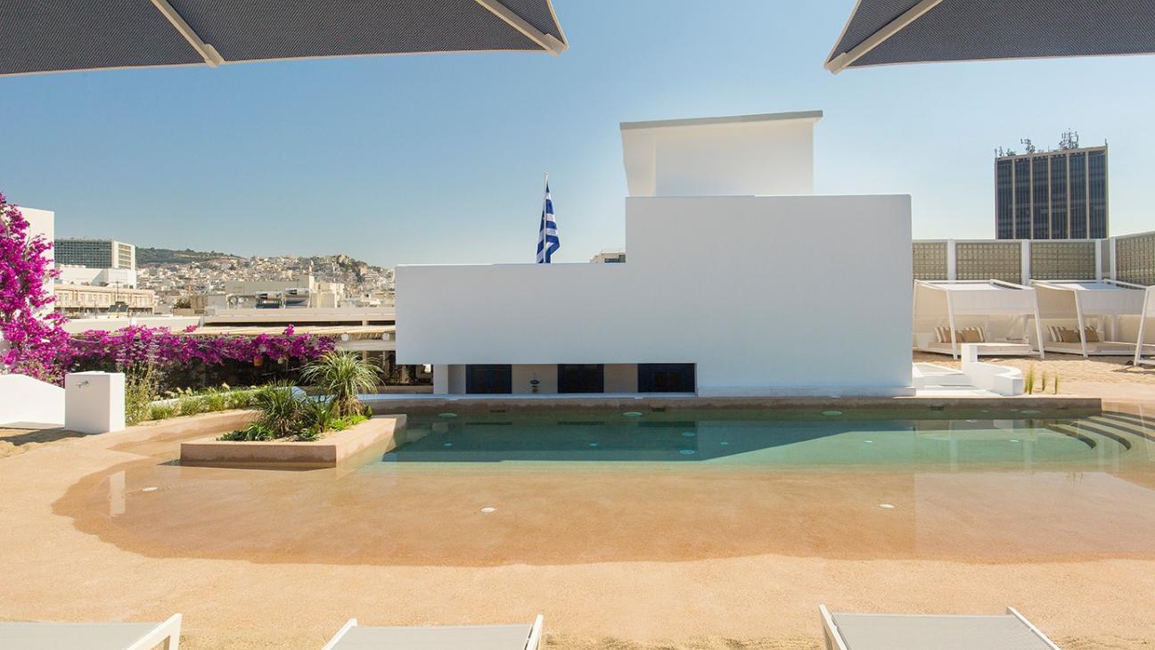 «Mavili Beach»: Η πλατεία Μαβίλη απέκτησε τη δική της «παραλία» -Σαν να ...