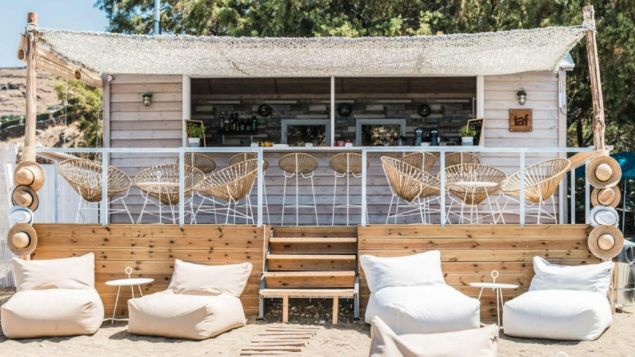 Lefko: Κρυστάλλινα νερά και δροσερά κοκτέιλ στο απόλυτο beach bar της Τήνου | BOVARY