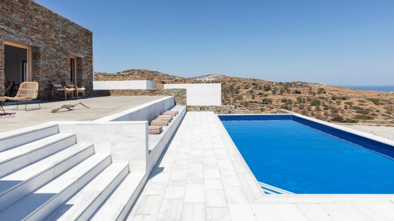 Μια εξοχική κατοικία στη Μάνη μοιάζει να βγήκε από ταινία του Λούκα ...